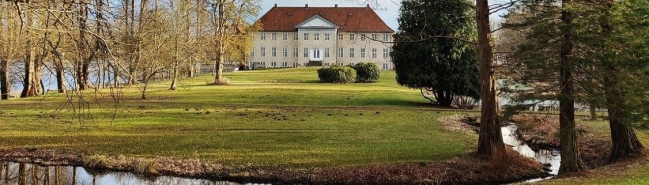 Overnatning, spisning, festlokale og konferencecenter på Midtsjælla